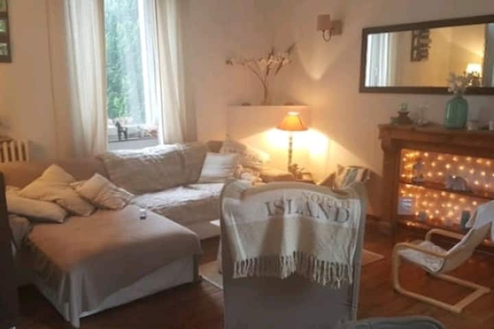 Agréable Maison De Ville Avec Parking, Jardin Et Piano. Ambiance Cocooning. - Pontivy