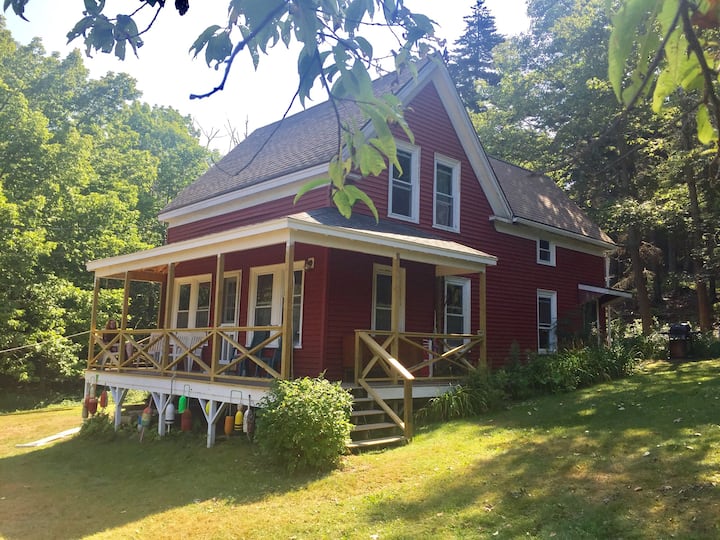 Maine Island Vacation Cottage - Portland, ME