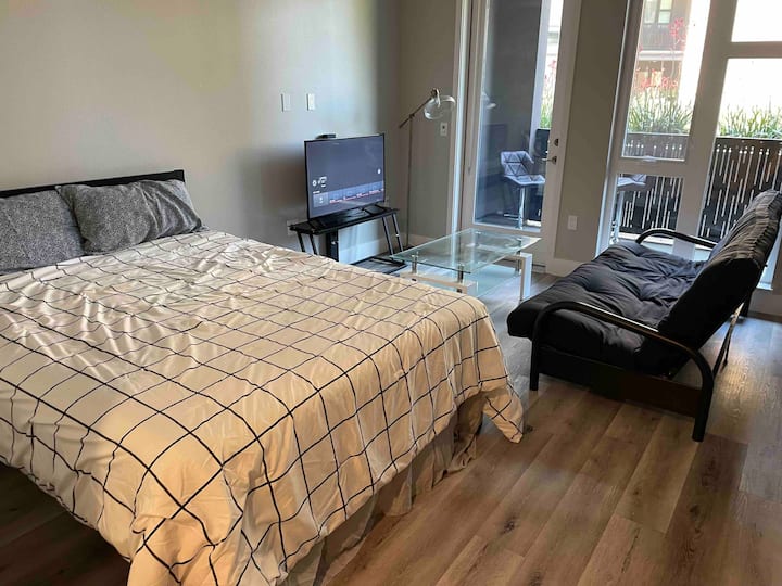 Luxury Sunnyvale Lakeside Apt. - Sunnyvale, CA