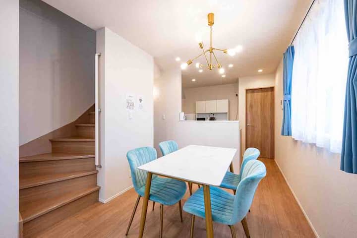 一棟貸切3階建て‼寝室4部屋！キッズルーム有り！駅まで90mすぐ！無料駐車場あり！ - Fukuoka