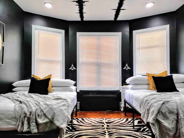 Stylish Duplex Near Nyc/ewr + Sleeps 16+breakfast - Newark, NJ