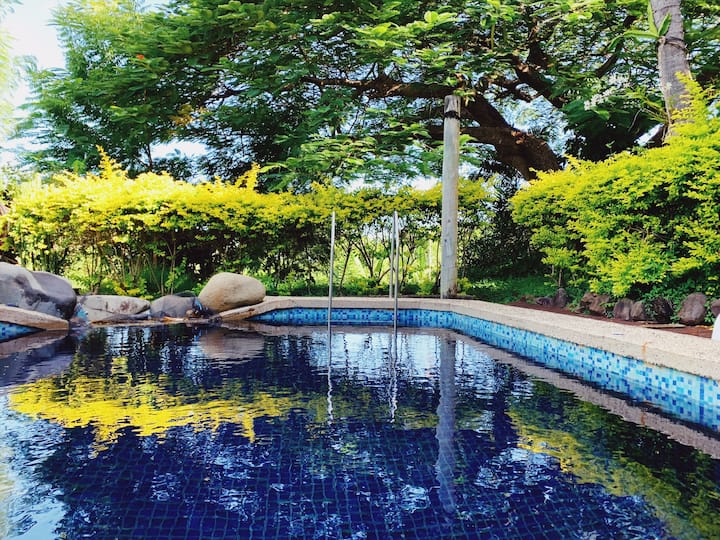 A spacious Homestead, with private beach access - Houses for Rent in ...