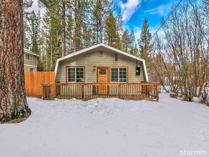 In The Trees {Pet Friendly & Huge Fenced Yard} - South Lake Tahoe, CA