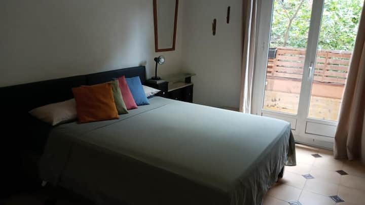 Habitación A Cerca A La Iglesia Sagrada Familia - Badalona