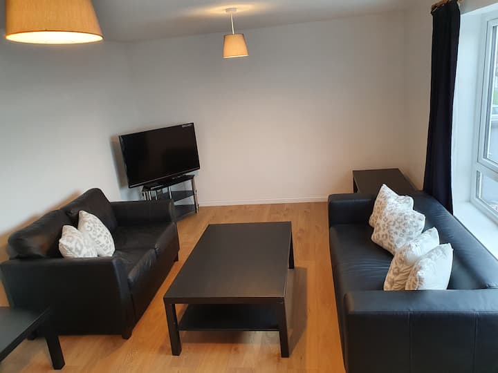 Sleeps 5 In 5 Beds ,Western Side Of Cheltenham - Gloucestershire