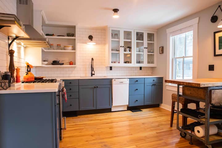 Fabulous Remodeled Home ½ Mile Walk From Church St - Burlington, VT
