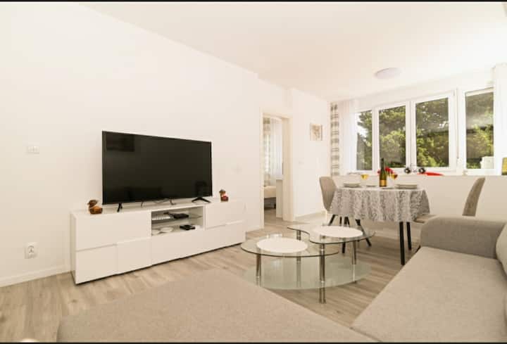 Modern Oasis (Central Area) - Split
