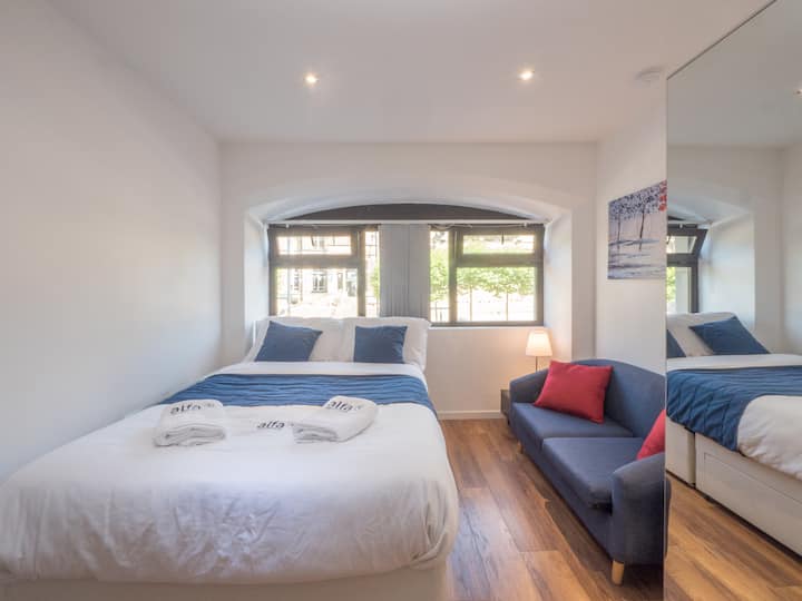 Leeds Centre Victoria House Compact Studio - Leeds