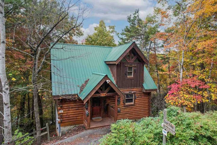 Rustic & Romantic! Hot Tub & Arcade! - Bear Ridge - Gatlinburg, TN