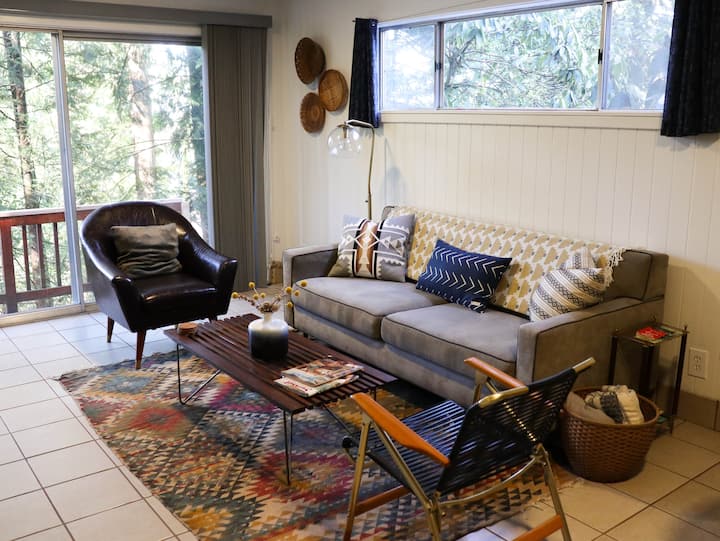 Cozy Forest Retreat | Short Drive To Downtown - Beaverton, OR