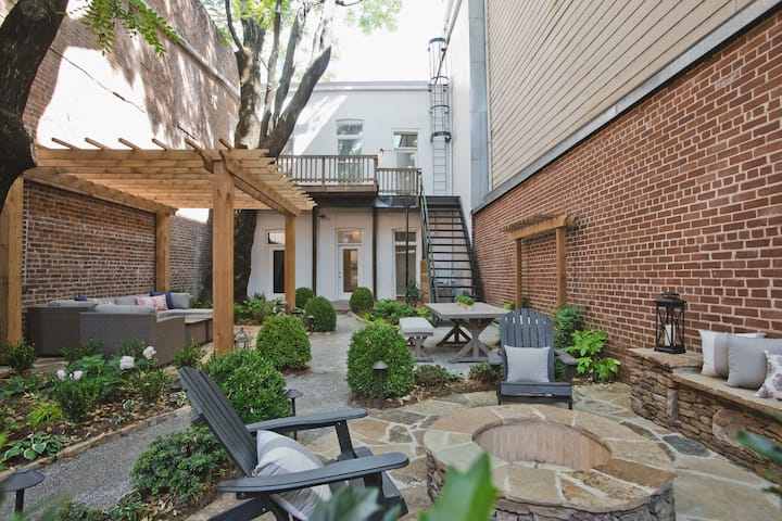 Downtown 2 Br- Courtyard & Garage Parking-sleeps 4 - Memphis