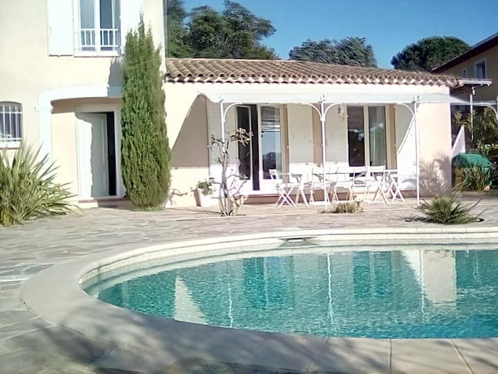 Golf De Sainte-maxime, Maison Et Piscine Au Calme - Sainte-Maxime