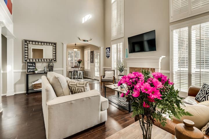 Just Minutes From The World Cup! - Bedford, TX