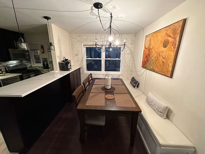 Private Master Bedroom | Office+tv +Mini Fridge - Chicago, IL