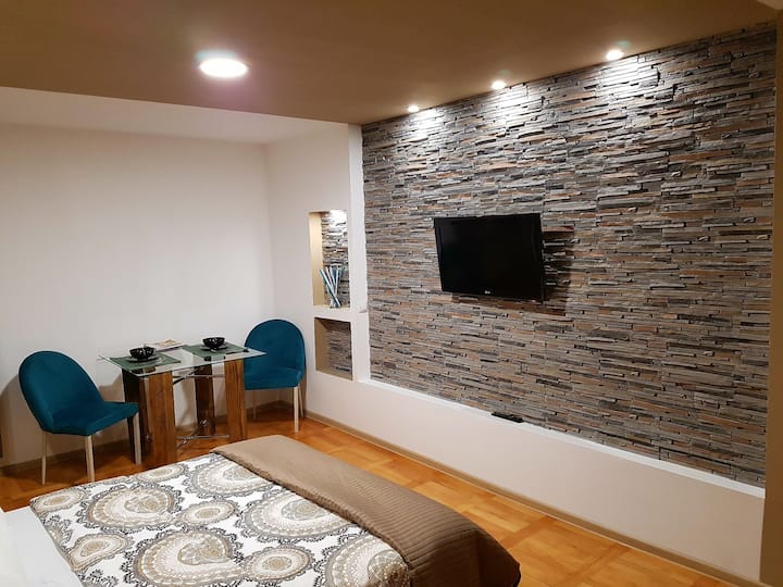 Woodstone Luxury Apartment - Ploiești