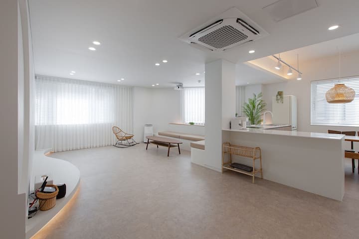 다온: 둘 -(Second Home "Da-on")
다온은 당신이 소유한 두번째 집입니다 - Jeonju-si