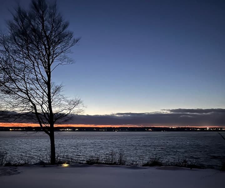 Cottage Home With Lake And Sunset Views - 塞尼卡湖