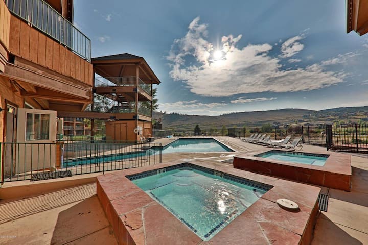 Stylish Granby Studio With A View Of The Rockies - Granby, CO