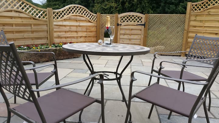 Study Farm Cottage - Sleeps 2 - Scenic Location - Derbyshire
