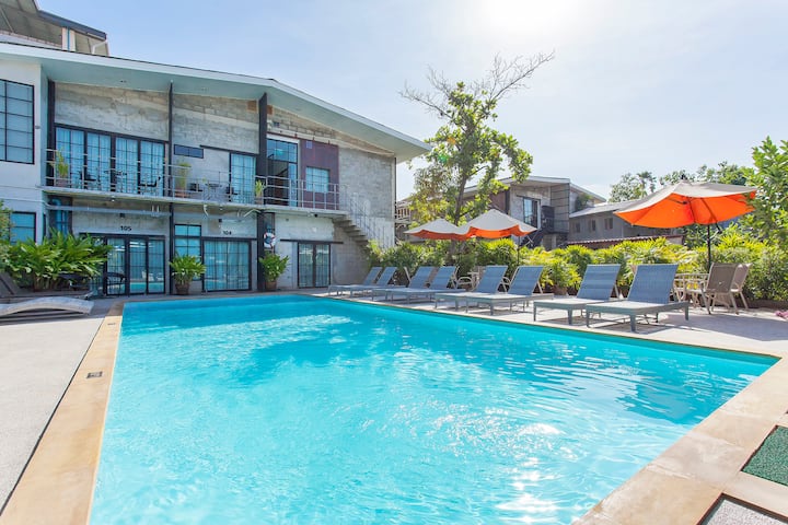⭐Blue Bell Resort 12br Sleeps 24 W/ Pool In City - Chiang Mai
