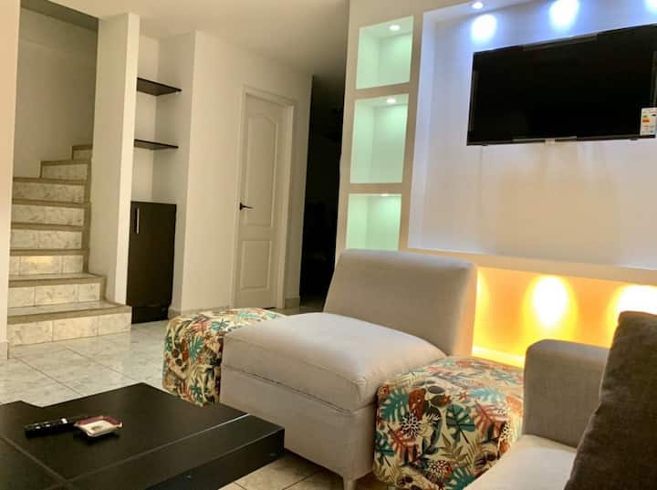 Casa Completa Con Seguridad En Urbanización -