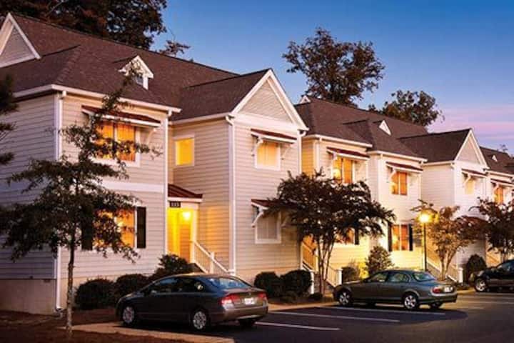 King's Creek Townes: 2-br , Sleep 6, Full Kitchen - Williamsburg, VA