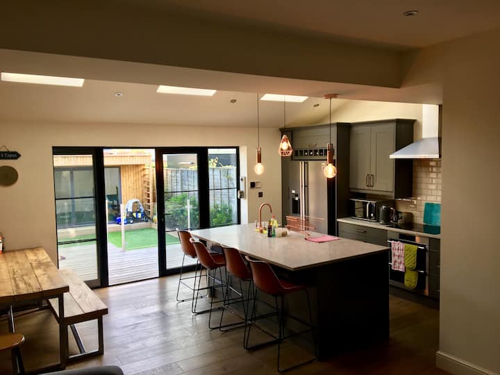 Stylish Family Garden Home 15 Mins To Central Ldn - Londres