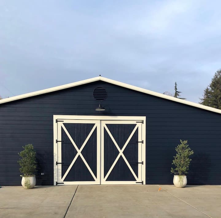 The Black Barn At Lone Oak Longhorns - Yuba City, CA