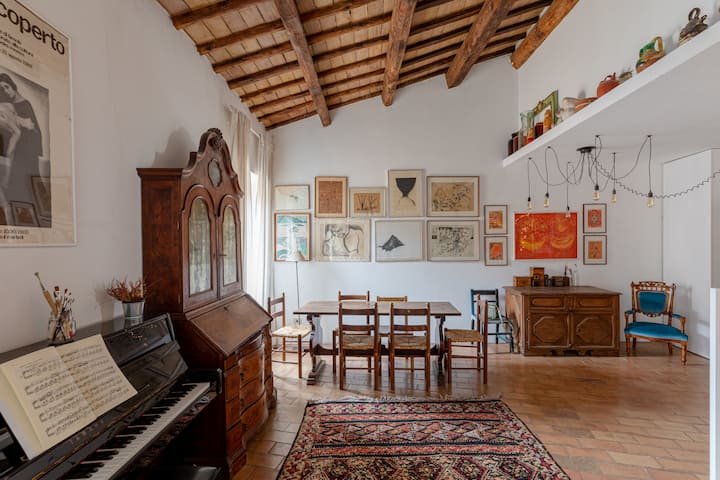 A Lovely Home Of An Artist In Trastevere - Monti