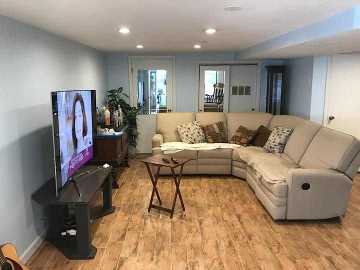 Private In-law Close To Everything And Down Town - Cranston, RI