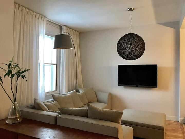Beautiful Apartment | Large 2 Bedrooms + Parking - Montreal