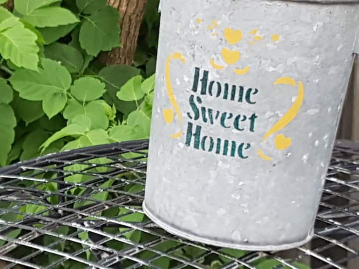 Spacious  Suite W/ Hot Tub & High-speed Wifi - Grimsby