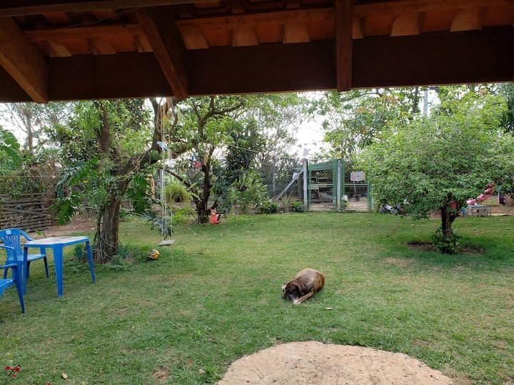 Canto Por Do Sol!
Casa Em Chácara, Com 2 Quartos, Cozinha, Varanda Grande, Espaço Para Crianças Com Muitas áRvores.
Bairro Tranquilo, Afastado Do Centro. - Jaguariúna