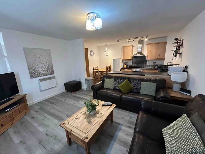 Large Two Bedroom, Two Bathroom Preston Apartment - Preston