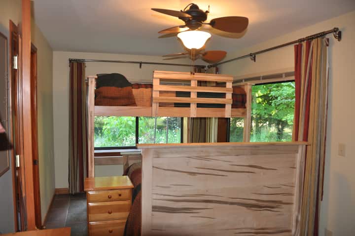 Stylish Cottage On 80 Acres Of Private Woodland - Ludington, MI