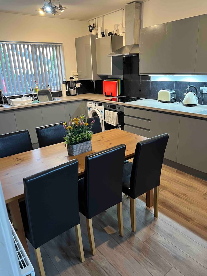 Entire 3 Bedroomed Property Centrally Located - Yorkshire Wildlife Park