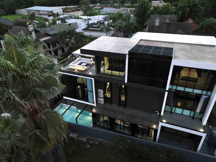 Futuristic Pool Villa With Stunning Mountain View - 清邁
