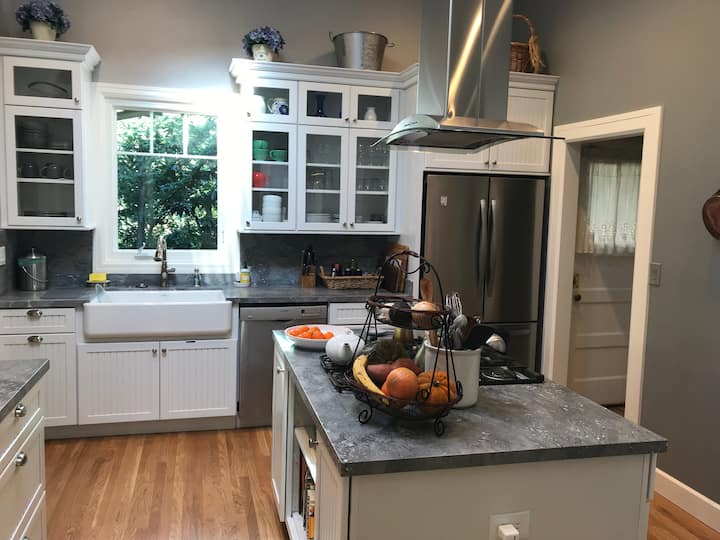 Beautiful Peaceful Piedmont Home. Walk Everywhere! - Piedmont, CA