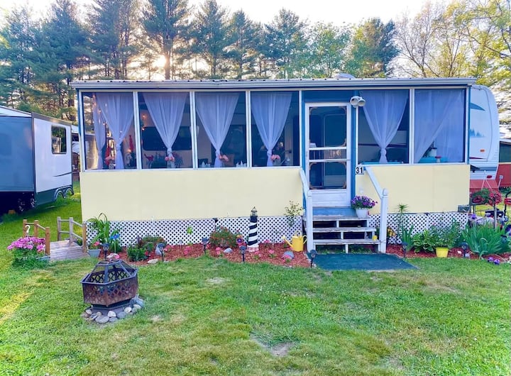 Delightfully Cozy 1-bdrm 5th Wheel Rv - W/ Pool - Burlington, VT