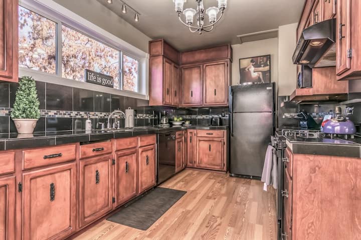 Long Term Ok. Vintage Home In Downtown Madras - Madras, OR