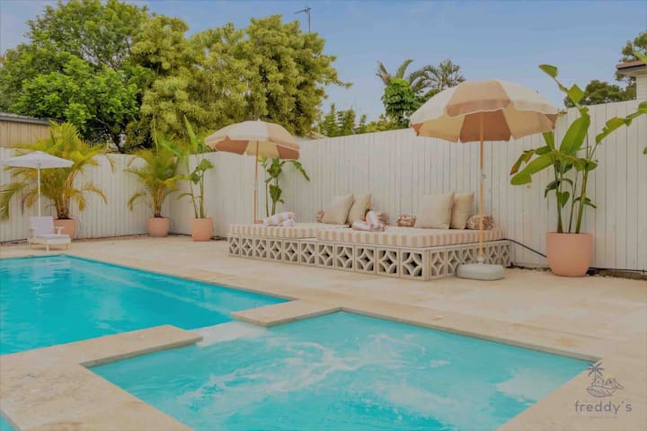 Freddys Beach House - Hervey Bay