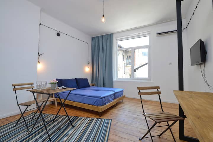 Room And Parking Place In The City Center - ソフィア