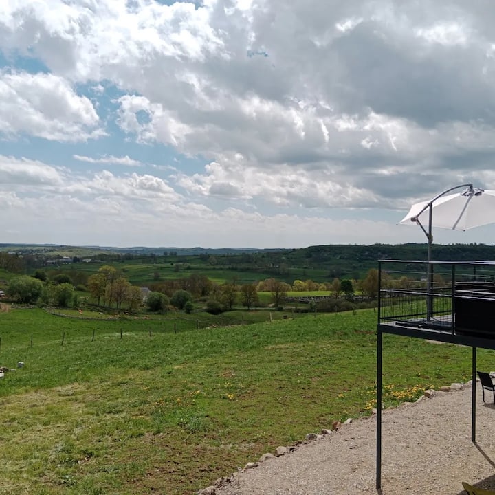 Le Bessou De L' Aubrac

Chambre D'hôtes à La Ferme - Nasbinals