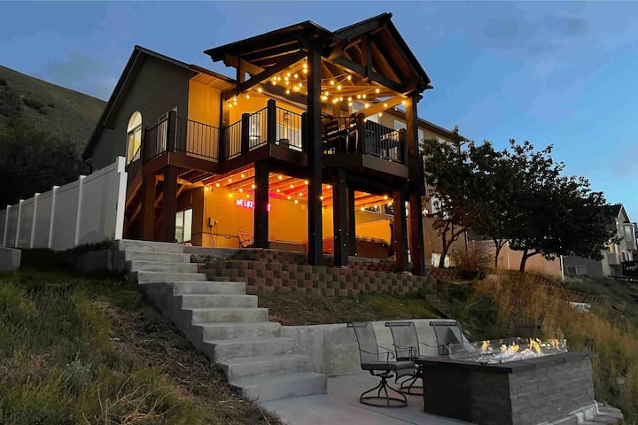 Relaxing Ski Retreat | Mtn Views | Hot Tub | Games - Lehi, UT