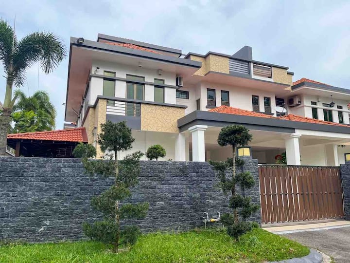 3 Storey Luxury+leisure Semi-d - Johor Bahru