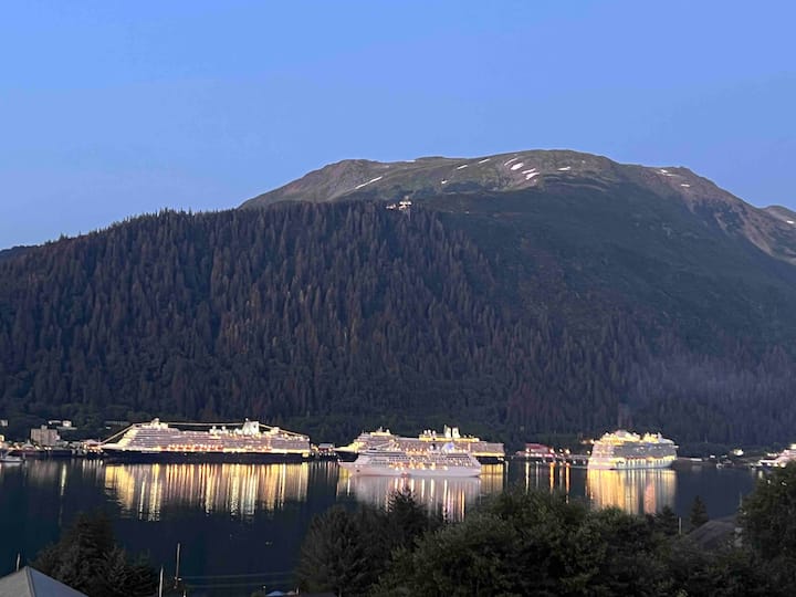 A Suite With A View! Across From Downtown Juneau. - Juneau, AK