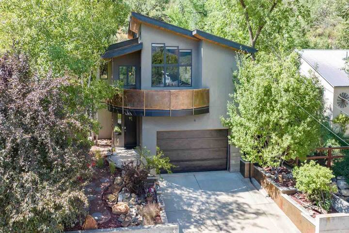 Heart Stone House An Eco-friendly Oasis - Durango, CO