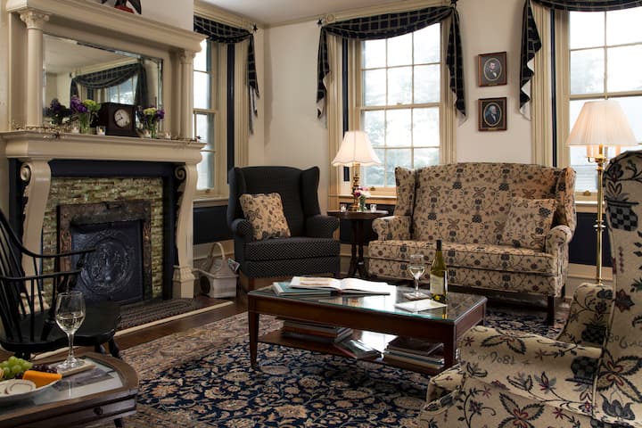 Clara Barton Suite - Jacob Rohrbach Inn - Shepherdstown, WV