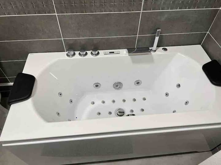 Appartement Avec Piscine Sur Les Hauts D’honfleur - Pavillon de la Reine (Équemauville)