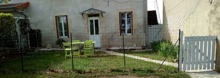 Maison Entière De Plain Pied + Cour - Ibis Vichy